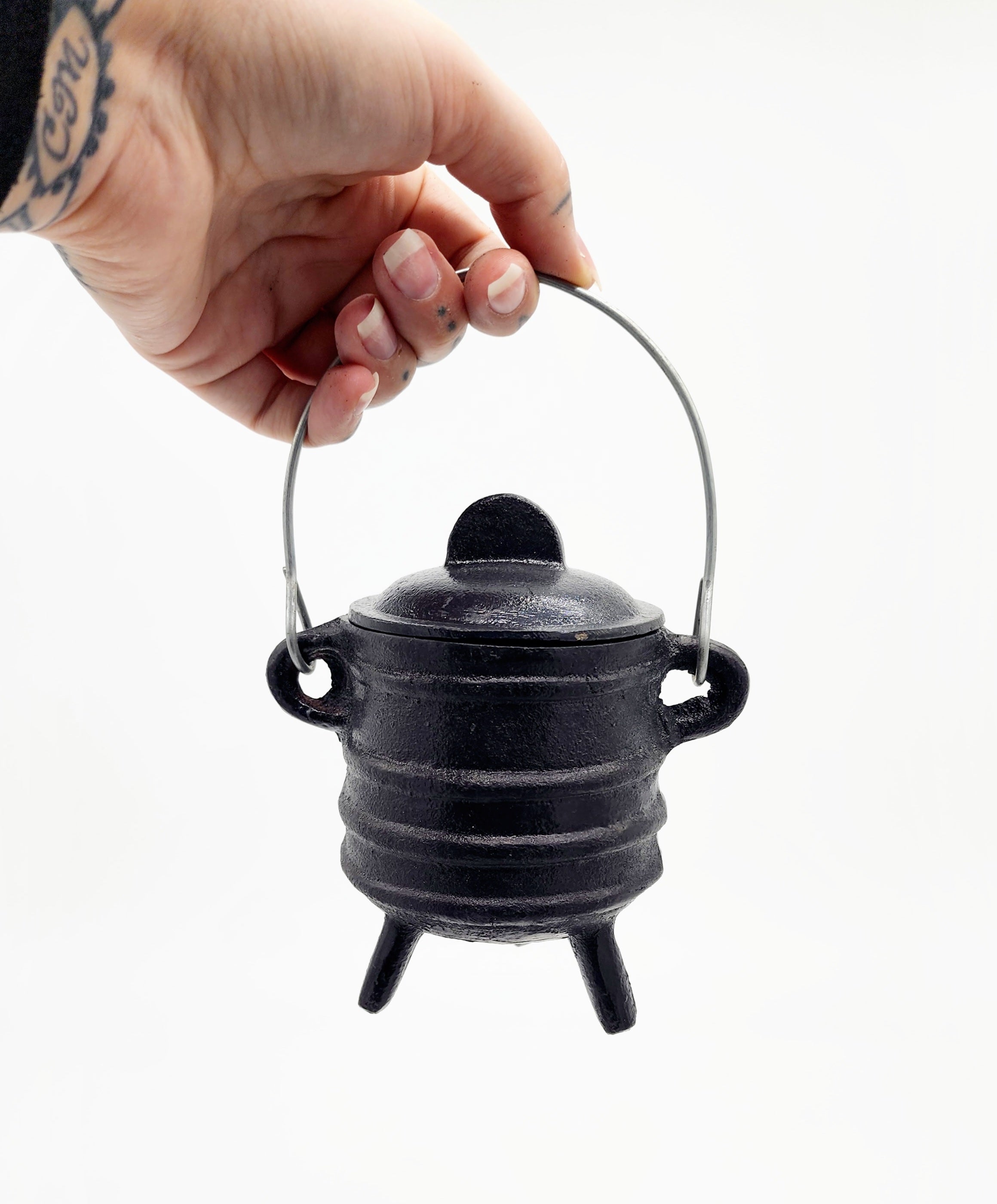 Cast Iron Cauldron – Sugar Leaf Crystals